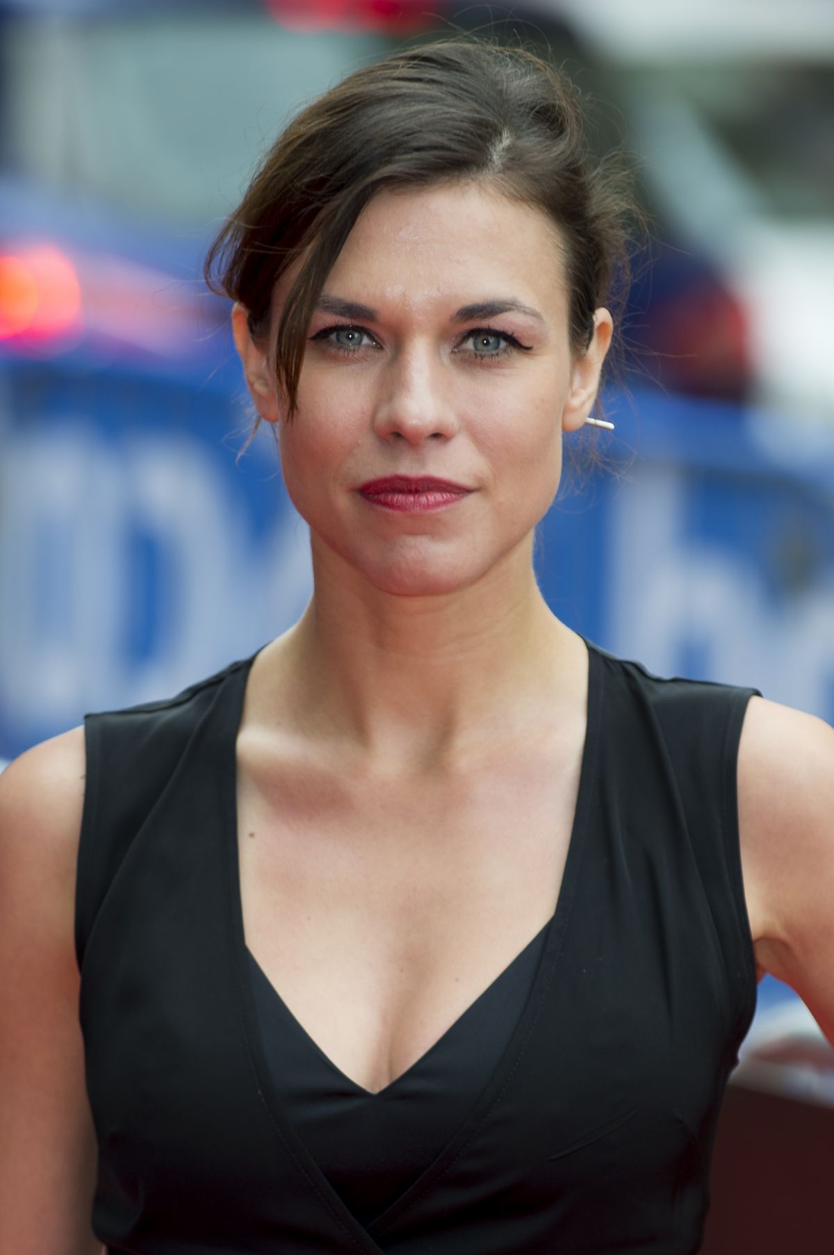 Ana Ularu | Netflix Wiki | Fandom