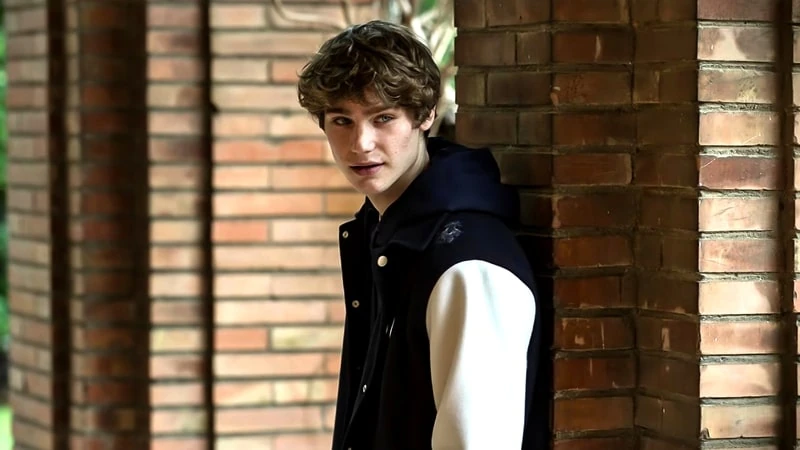 Lionel | Netflix Wiki | Fandom