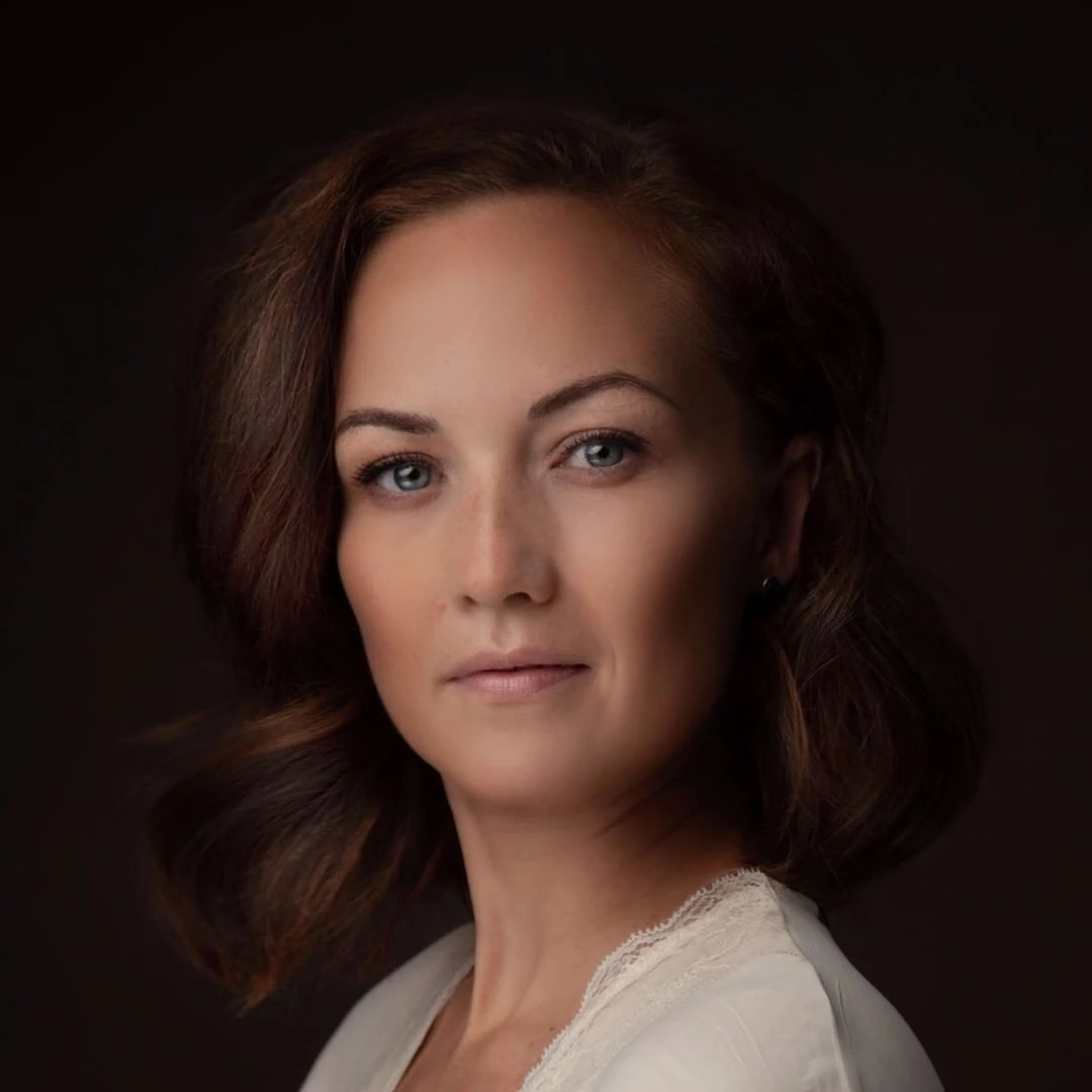 Nichola Burley | Netflix Wiki | Fandom