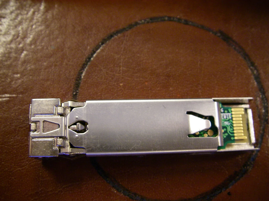 Small form-factor pluggable transceiver | Network Infrastructure Wiki ...