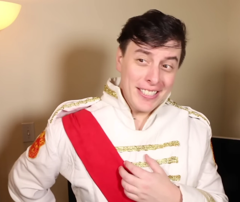 Roman Sanders | New Year's Specials Wiki | Fandom