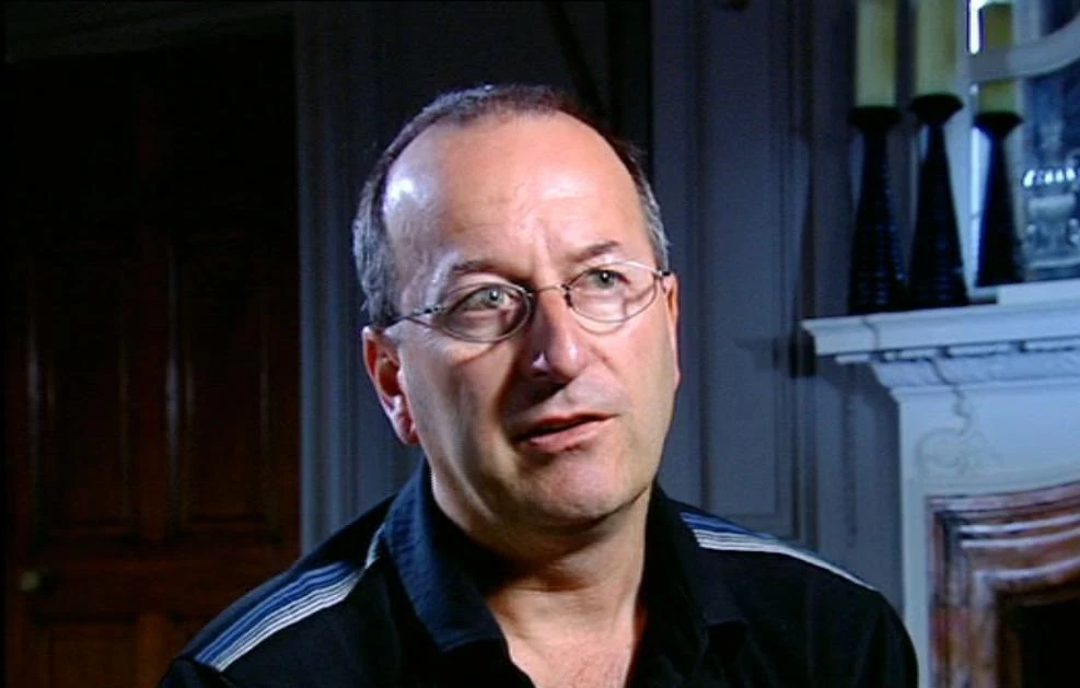 Adrian Hodges | Wiki Nick Cutter et les Portes du Temps | Fandom