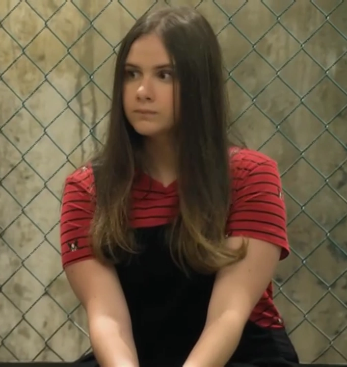 Laura Calles | Noobees Wiki | Fandom