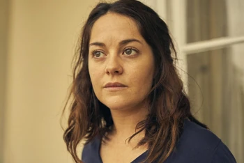 Lorraine Waldron | Normal People Wiki | Fandom