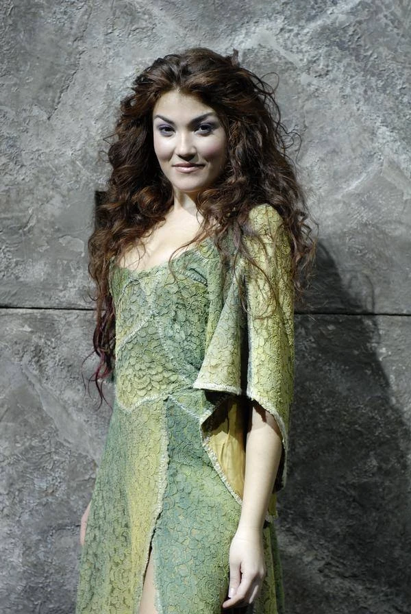 Claudia Paganelli | Notre-Dame de Paris Wiki | Fandom