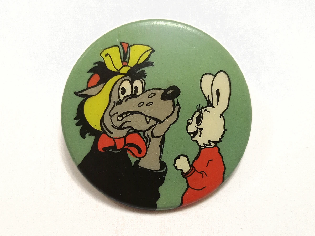 Plastick pinback "Volk with toothache", FHGI | History of "Nu, Pogodi ...