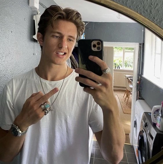 Dean Heyward-Di Laurentis | Off-Campus Wiki | Fandom