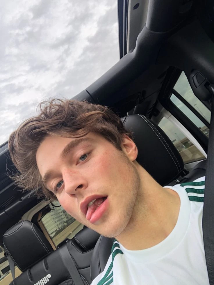 Hunter Davenport | Off-Campus Wiki | Fandom