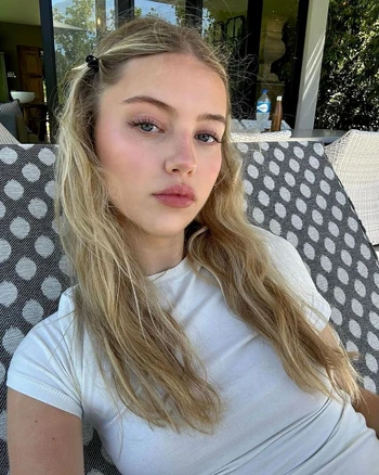 Allie Hayes | Off-Campus Wiki | Fandom