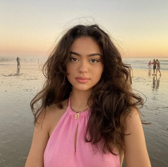 Demi Davis | Off-Campus Wiki | Fandom