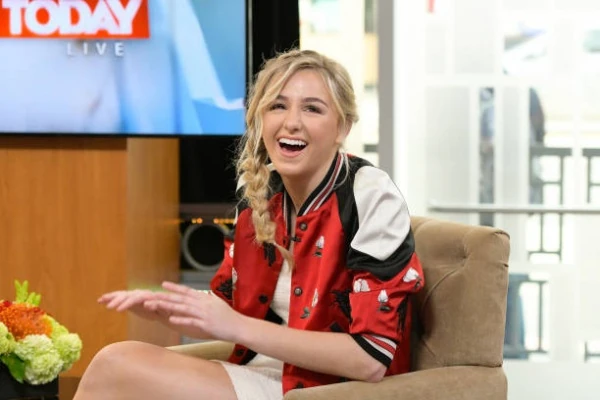Celebrities Visit Hollywood Today Live | Chloe Lukasiak Wiki | Fandom