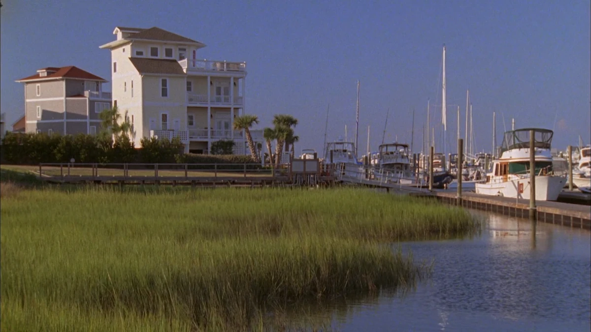 4915 Ocean Avenue | One Tree Hill Wiki | Fandom