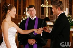 Lucas Scott And Peyton Sawyer Wedding