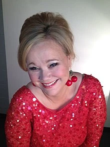 Caroline Rhea | Other Holiday Specials Wiki | Fandom
