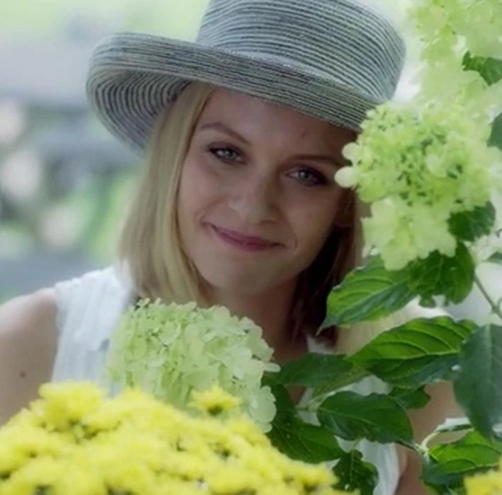 Sarah Barnes | Outcast Wiki | Fandom