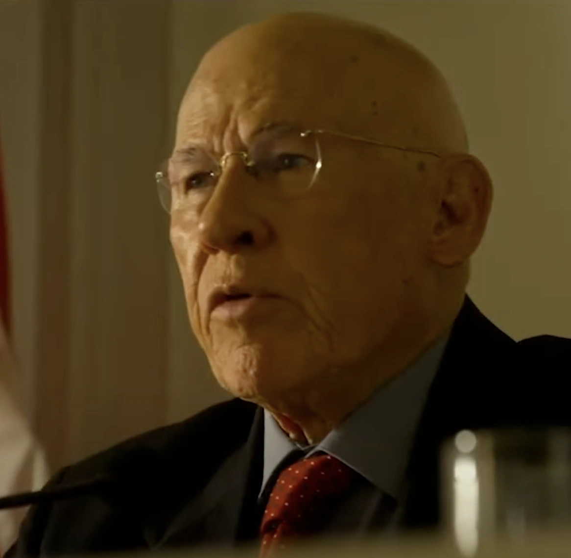 Juge Holden | Wiki Outer Banks | Fandom