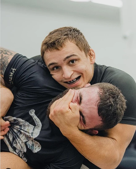 Smother Hand over nose and mouth | Pain enclycopedia Wiki | Fandom