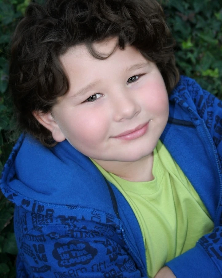 Jonah Burton | Wiki Parfum Potter | Fandom