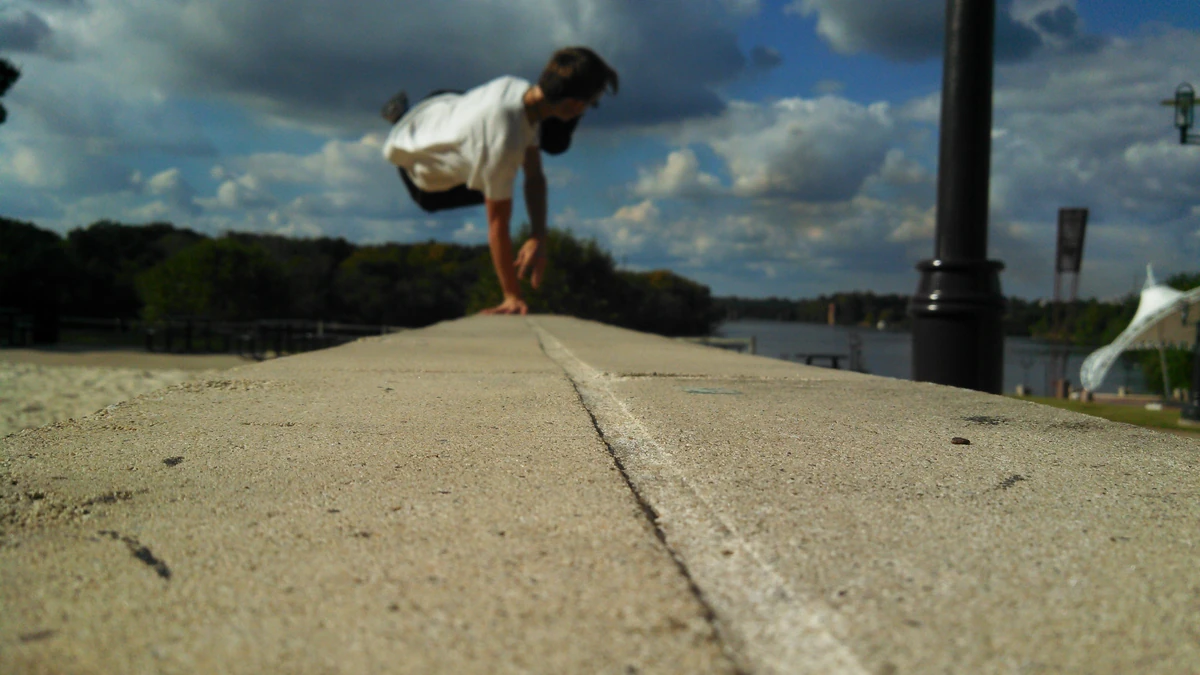 Reverse Vault | Parkour Wiki | Fandom