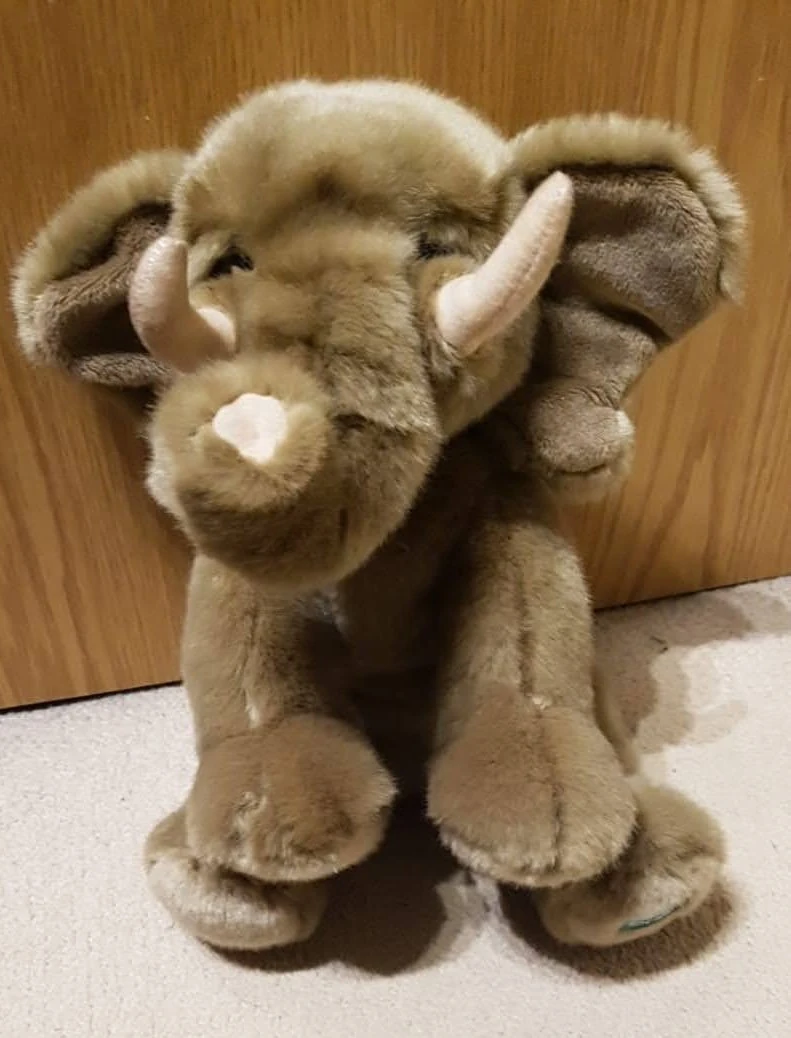 Ellie Elephant | Penguin and Beeky Show Wiki | Fandom