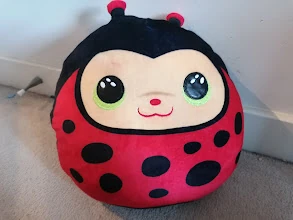 Izzy Holt | Penguin and Beeky Show Wiki | Fandom