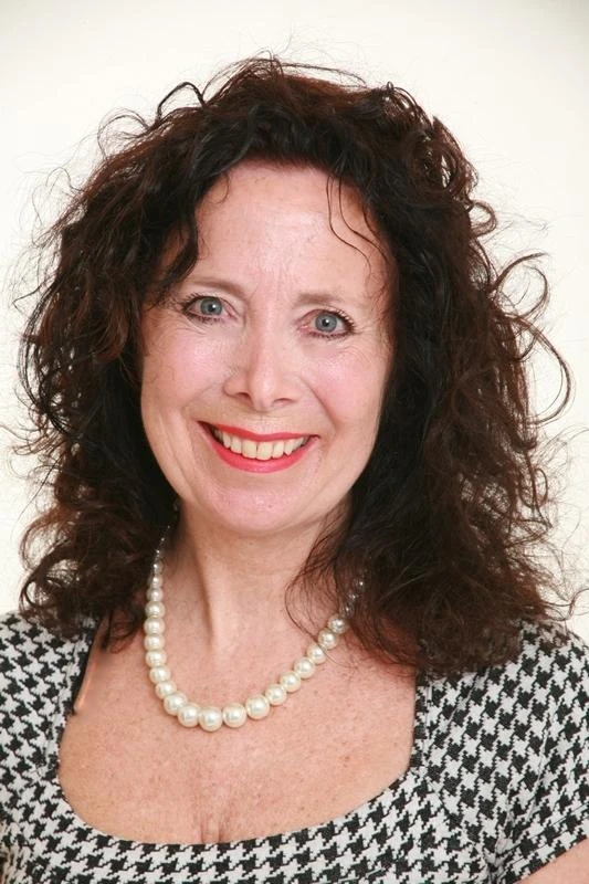 Lindy Hennessy | Pinewood Studios Wiki | Fandom