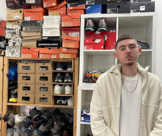 Dill Aitchison | Pinkpantheress Wiki | Fandom