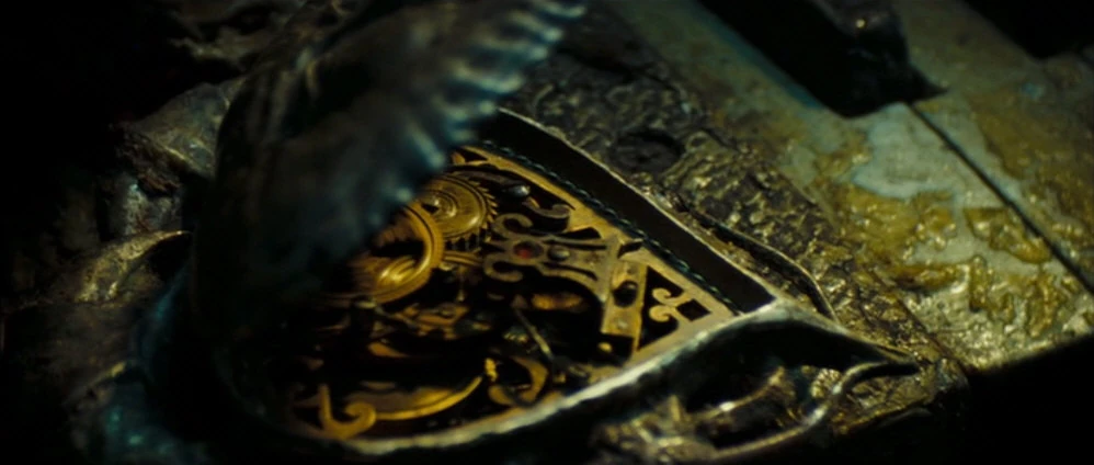 Calypso and Davy Jones' Lockets | Pirates of the Caribbean (Trilogy ...