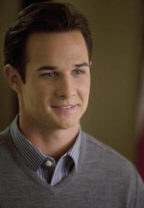 Ian Thomas | Wiki Pretty Little Liars | Fandom