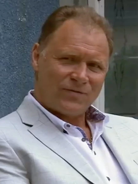 Mickey Phillips | Wici Pobol y Cwm | Fandom