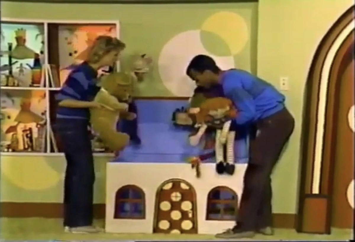 Show and Tell: Finding-Out Day | The Polka Dot Wiki | Fandom