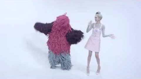 Dancing | Poppy Wiki | Fandom