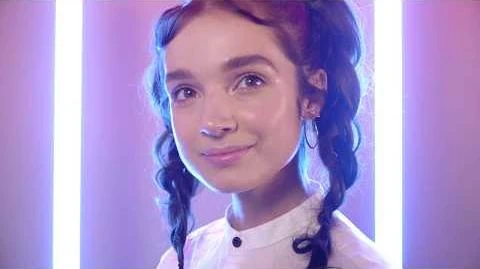 Minimalist Makeup Look with Poppy | Poppy Wiki | Fandom