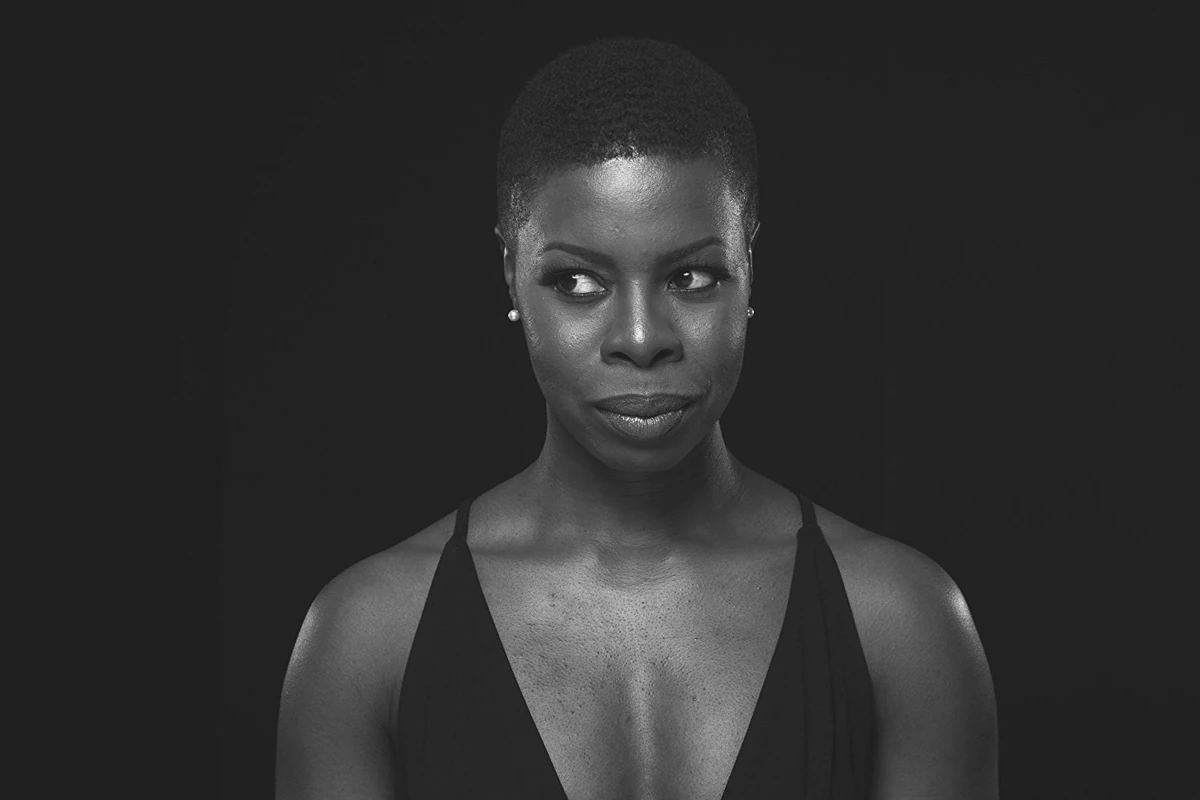 Roslyn Ruff | Pose Wiki | Fandom