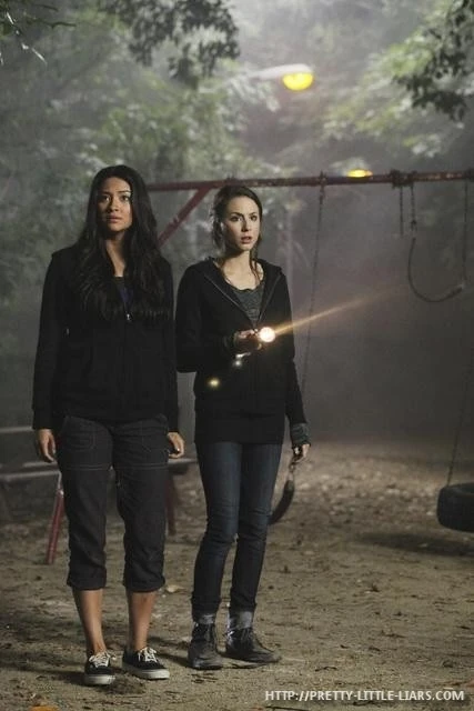 1x10 Keep Your Friends Close | Pretty Little Liars Wiki | Fandom