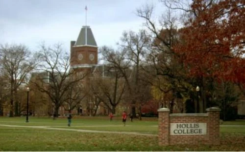 L'Université d'Hollis | Wiki Pretty Little Liars | Fandom