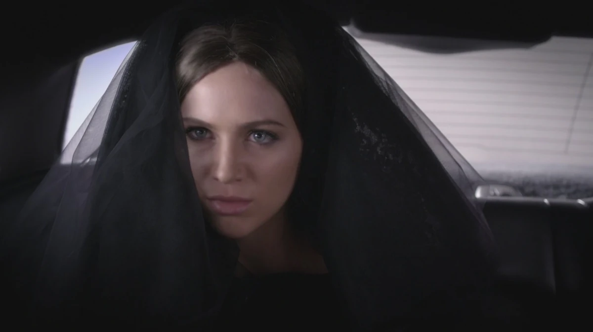 La Veuve noire | Wiki Pretty Little Liars | Fandom