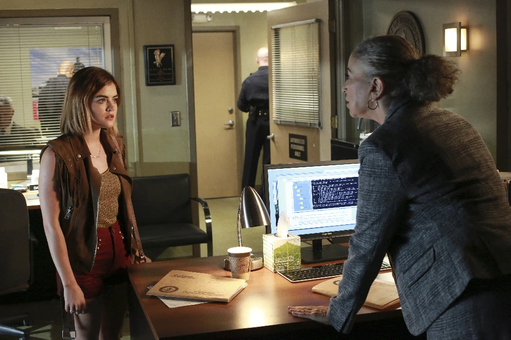 On ne joue pas avec le feu | Wiki Pretty Little Liars | Fandom