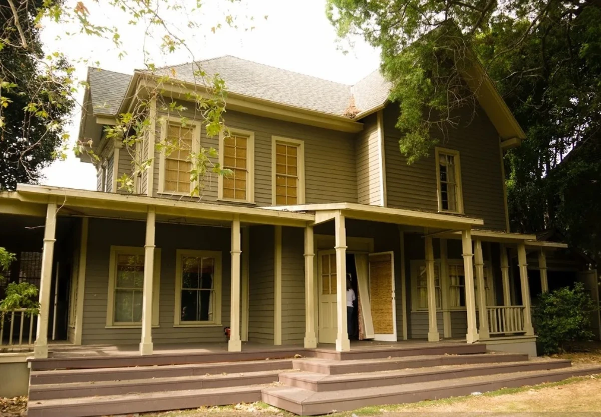 Spencer's House and the Barn | Pretty Little Liars Wiki | Fandom
