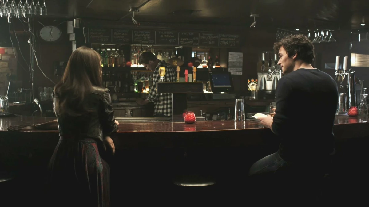 Hollis Bar & Grill | Pretty Little Liars Wiki | Fandom