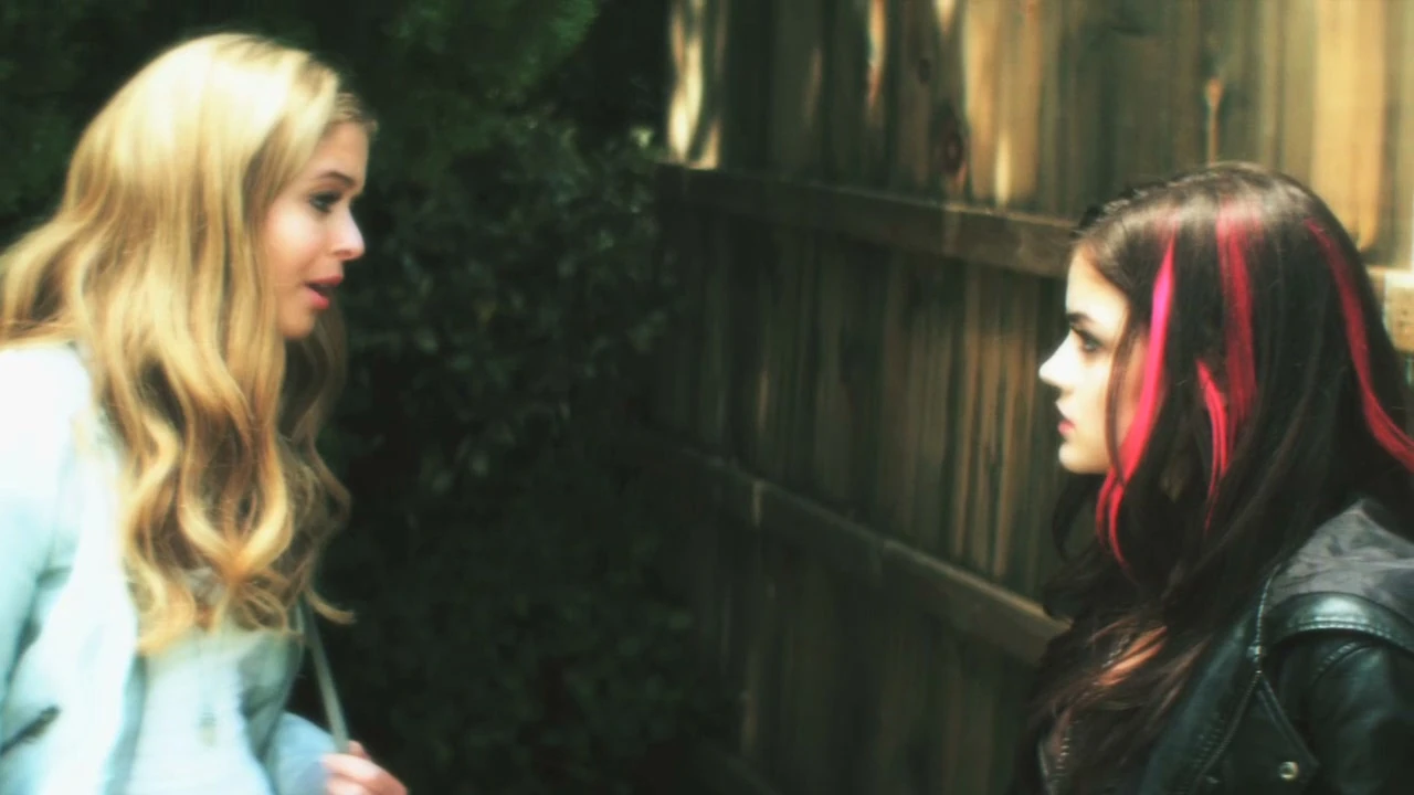 Aria Pretty Little Liars Pink Hair