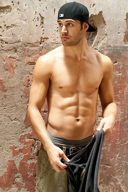 Ryan Guzman Pretty Little Liars Cowboy
