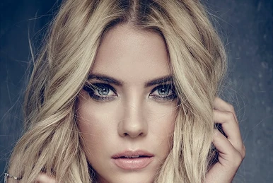 emily fields real name