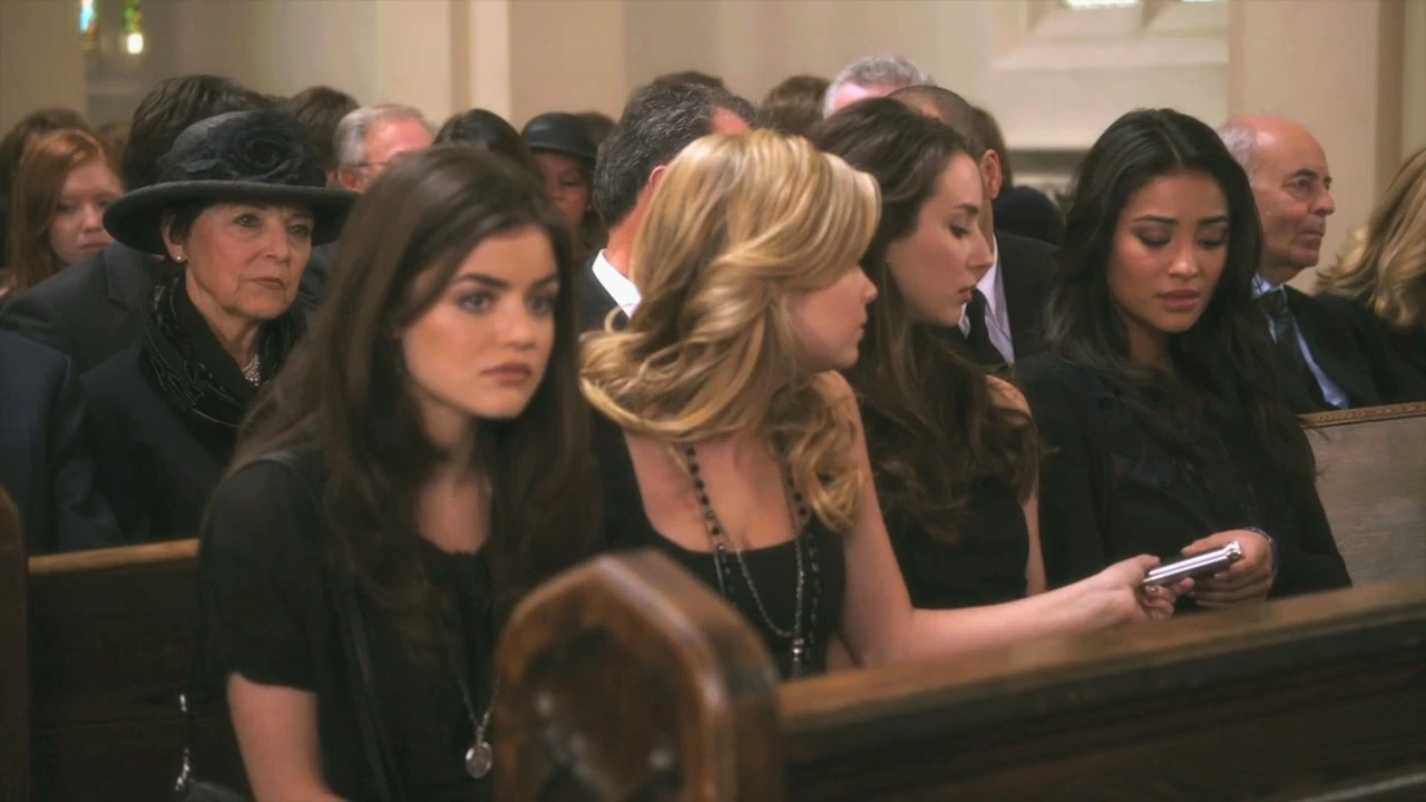 Emily Hanna 1x22 Screencaps Hanily | Pretty Little Liars Wiki | Fandom