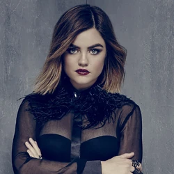 Quotalisonquot Mask Pretty Little Liars Wiki Fandom Powered Red Coat