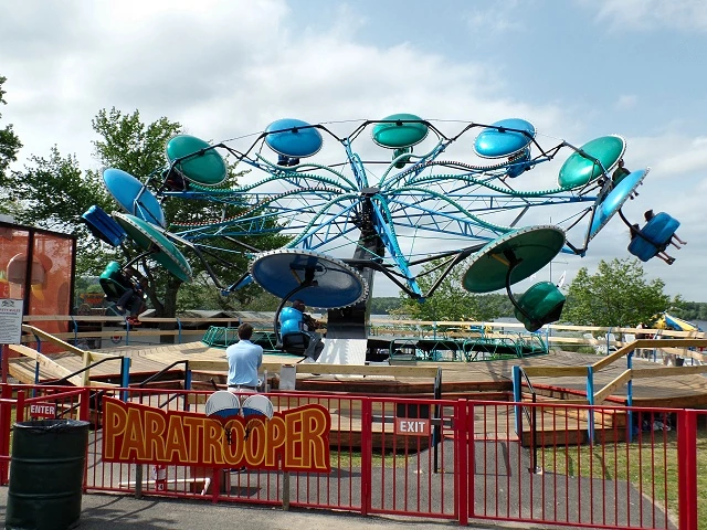 Paratrooper | Quassy Amusement Park Wiki | Fandom