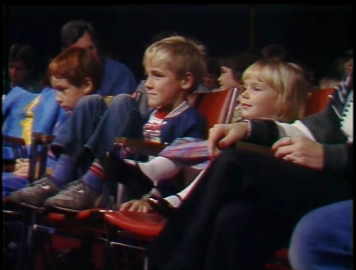 Little Girl in a plaid dress | Raffi Wiki | Fandom