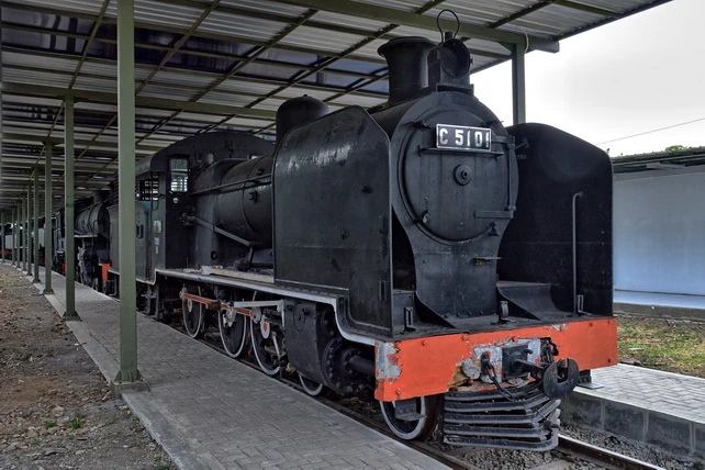 Lokomotif C51 | Kereta Api Indonesia Wiki | Fandom
