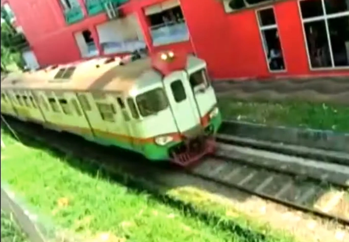 Kereta api Bumi Geulis | Kereta Api Indonesia Wiki | Fandom