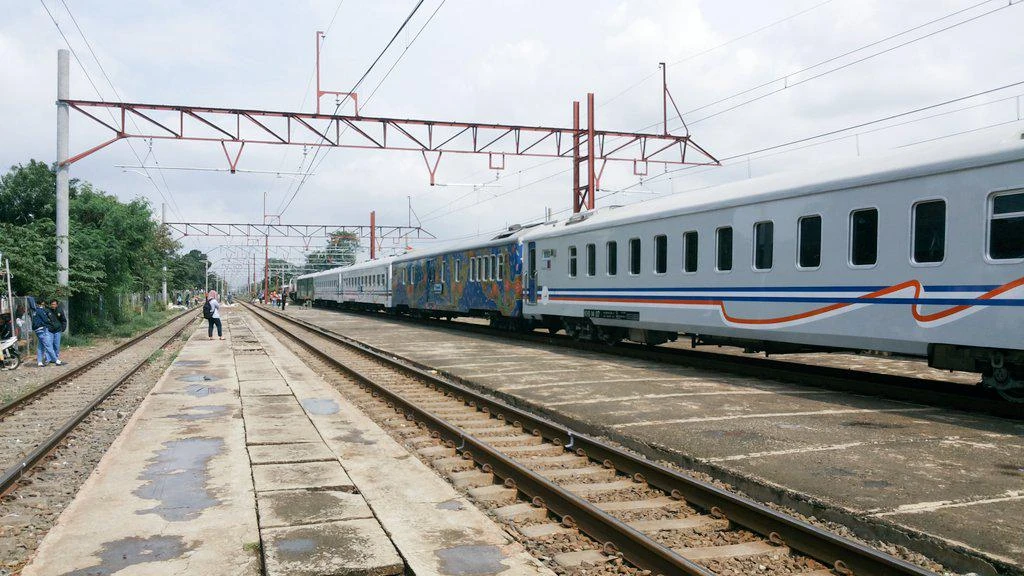 Kereta api Cirebon Ekspres | Kereta Api Indonesia Wiki | Fandom